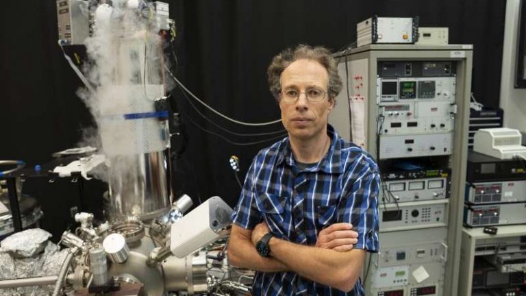 Imaging the chemical structure of individual molecules, atom by atom ...